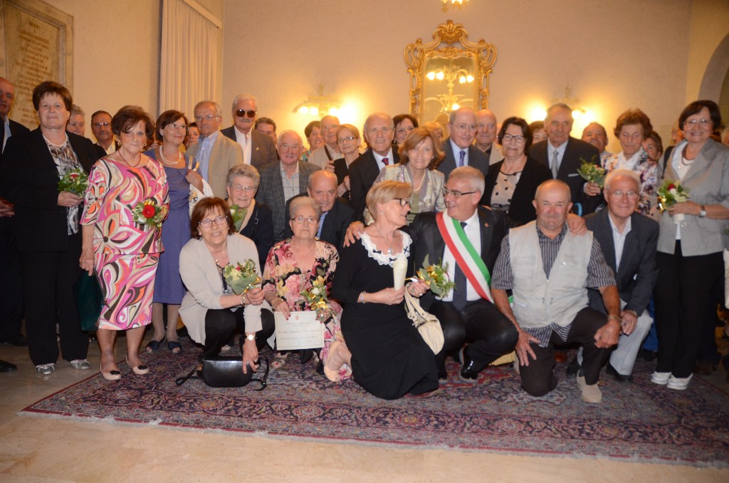 Cerimonia per le coppie sposate da 50 anni, Carancini: “Voi ...
