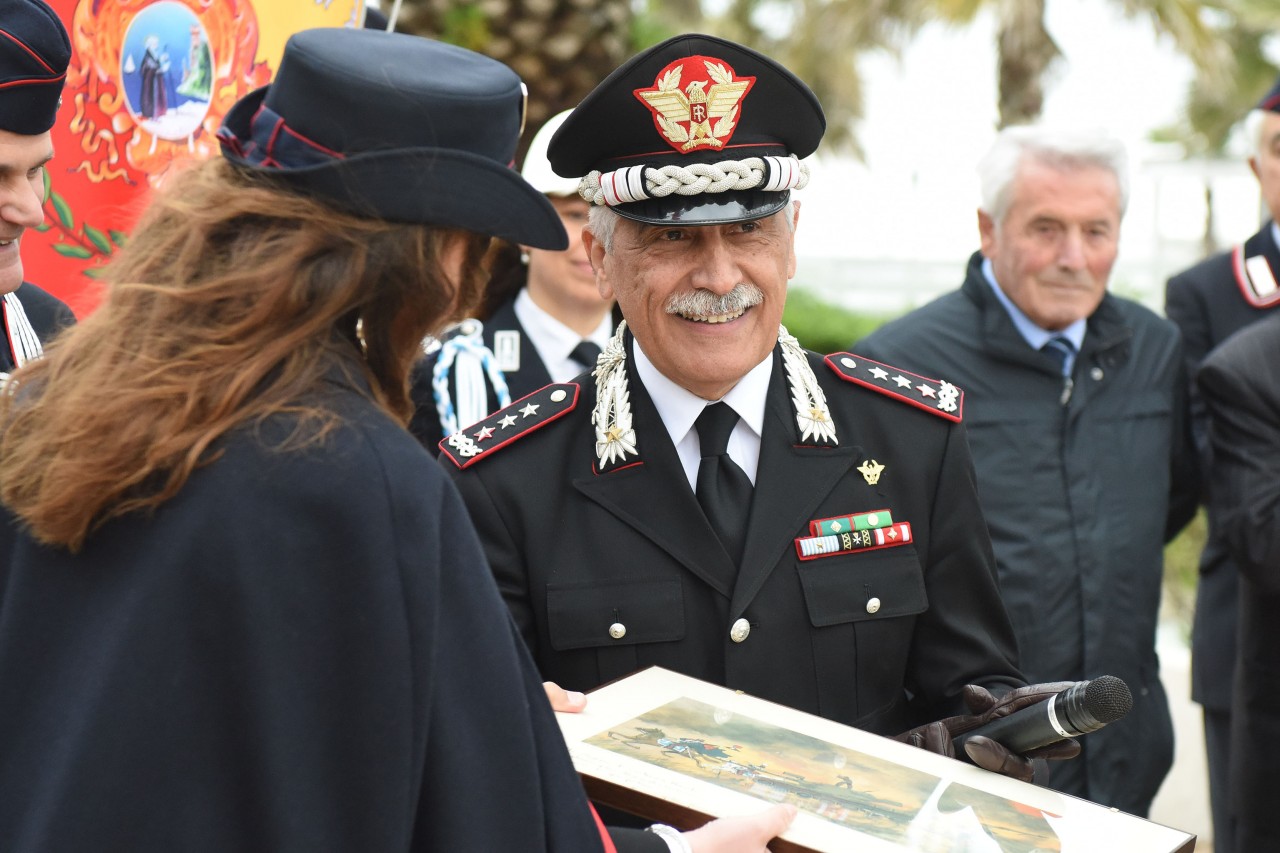 Cerimonia per il maresciallo Piermanni, il generale Riccardo Amato ...