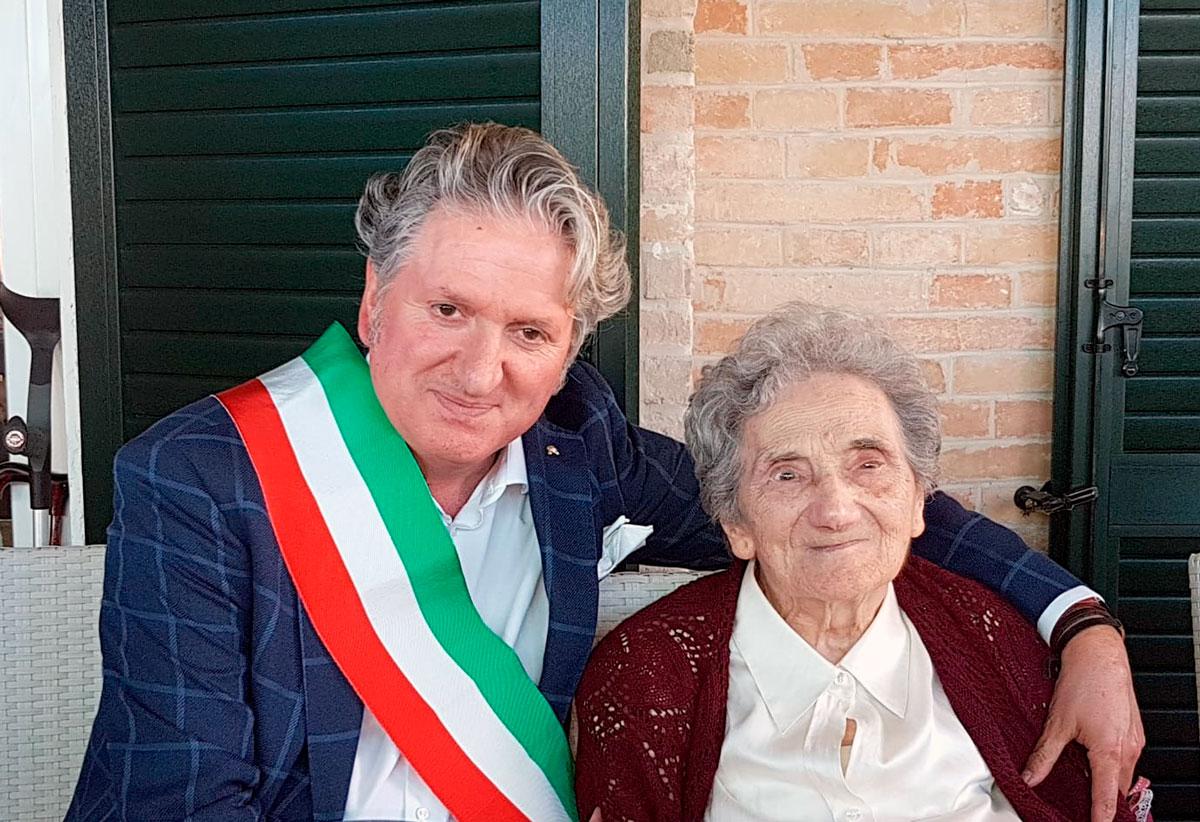 La maestra Marcella compie cento anni: una “mamma” per tanti studenti ...