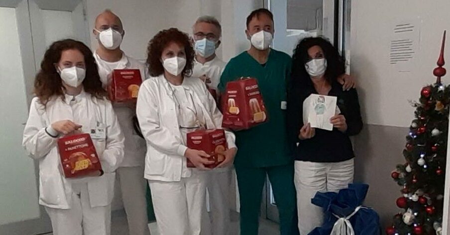 Un’infermiera con le ali e doni natalizi al Pronto soccorso: «Grazie da ...