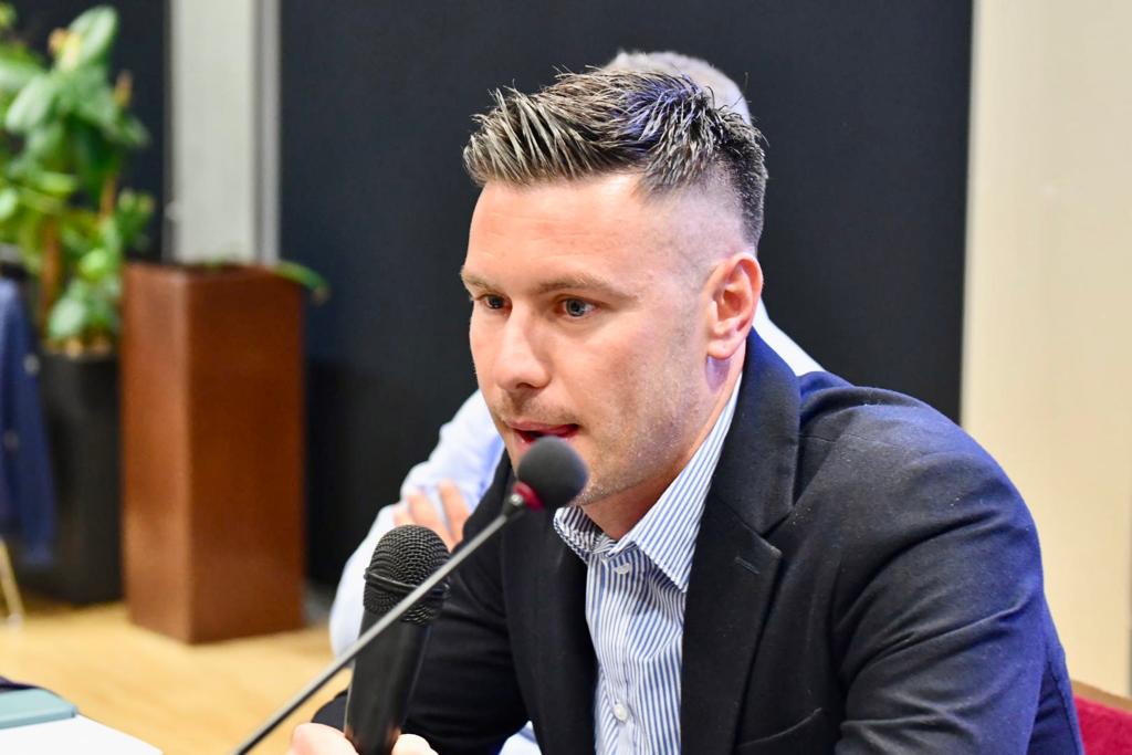 Paolucci scrive ai civitanovesi: «Cosa avrei dovuto fare, elemosinare ...