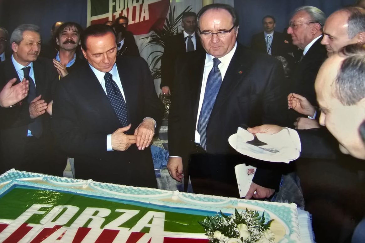 Berlusconi a Macerata nel 1995 «Un successo di folla incredibile» E ...