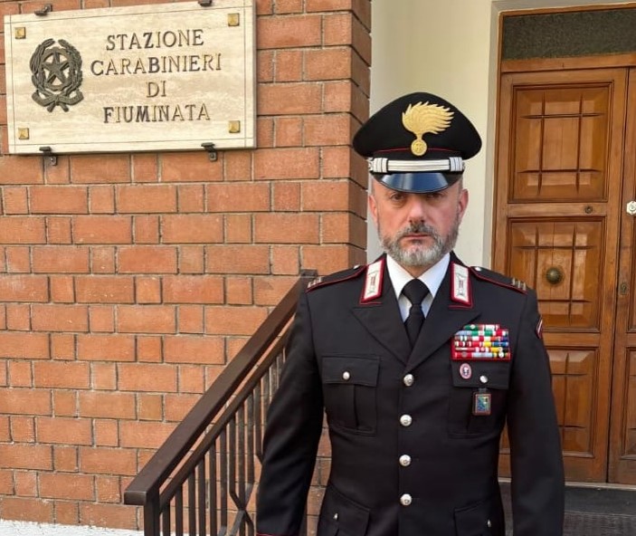 Minaccia di spararsi, salvato dal carabiniere «Ha posato l’arma e mi ha ...