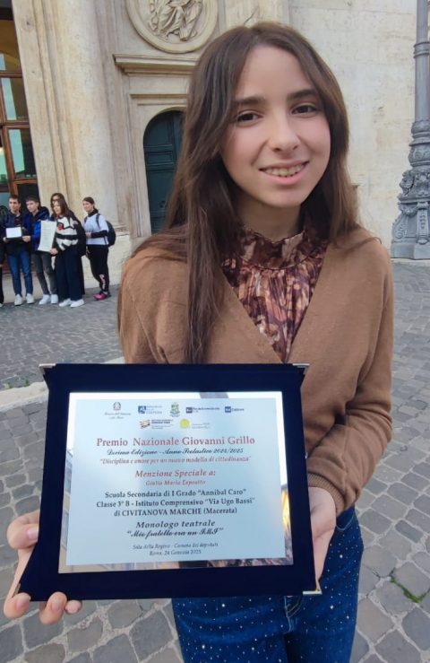 Giulia Maria Esposito premiata alla Camera per il monologo «Mio ...