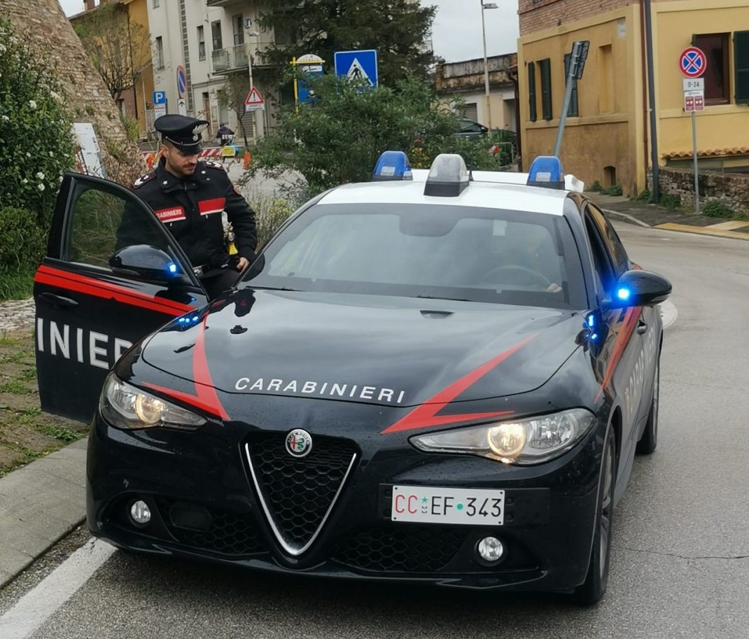 Scippo in centro, donna ferita. Giovane arrestato dopo un inseguimento ...
