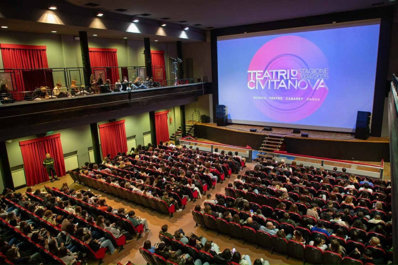 “Christmas Showtime” al Rossini: la moda accende il Natale | Cronache ...