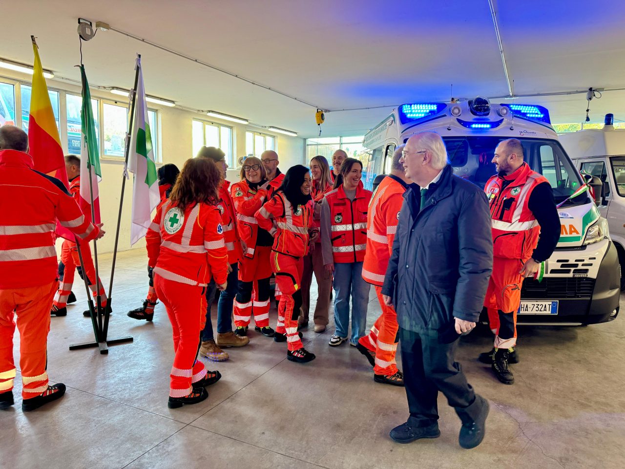 In servizio una nuova ambulanza, taglio del nastro alla Croce verde ...
