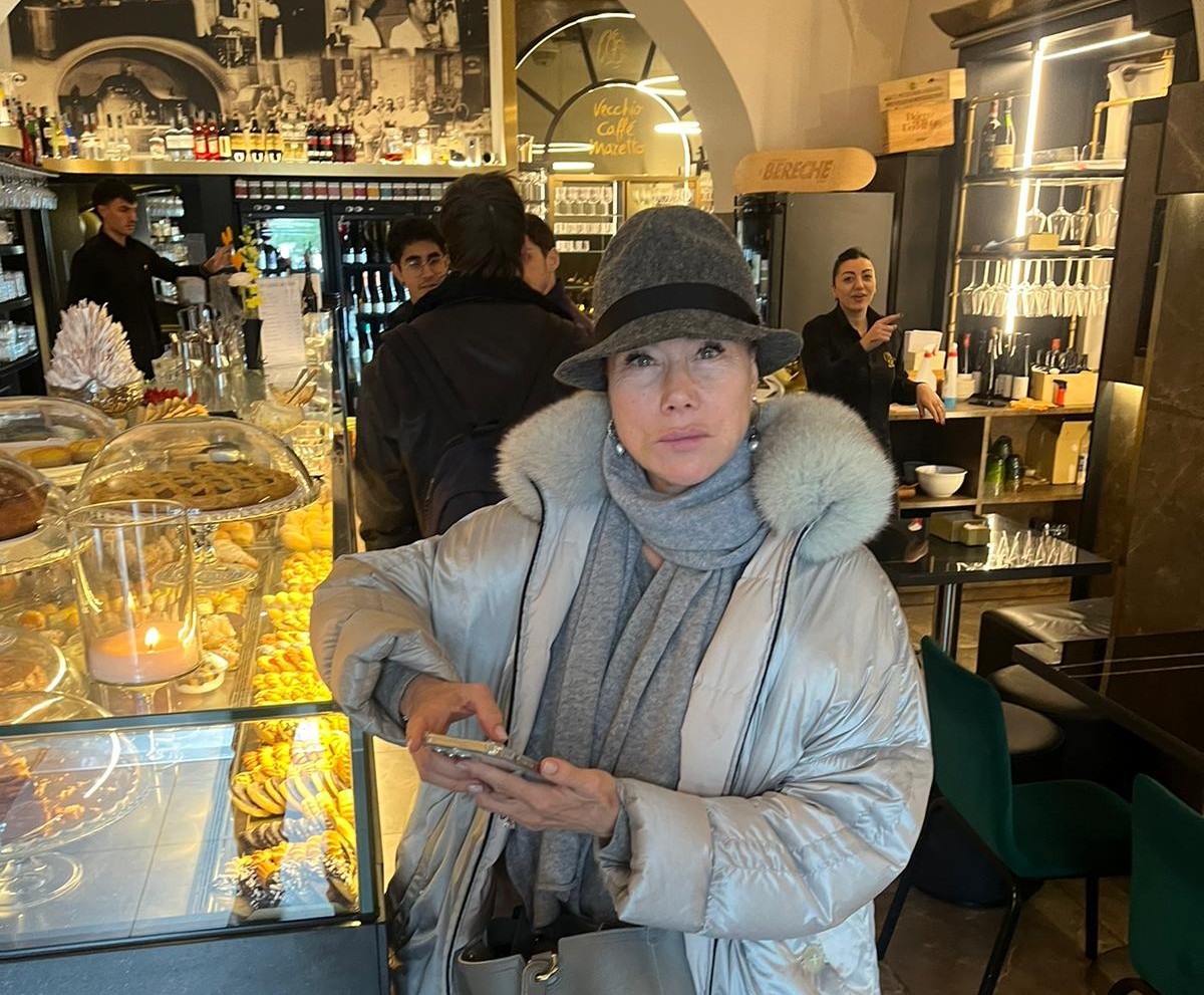 Nancy Brilli al Caffè Maretto, pranzo con lo staff | Cronache Maceratesi
