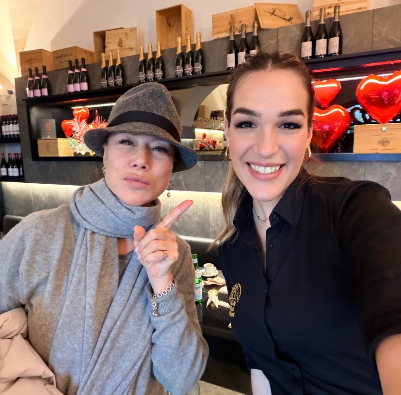 Nancy Brilli al Caffè Maretto, pranzo con lo staff | Cronache Maceratesi
