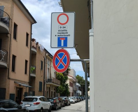 Parcheggi per i residenti, ma senza pass e la sosta diventa selvaggia ...